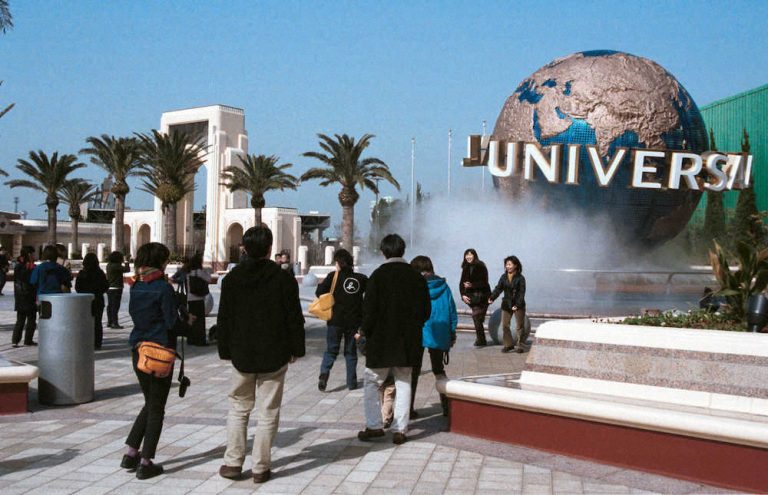 【大阪】USJ「過度な露出お断り、退場いただく場合が」 ルールとマナー協力お願い、過激コスプレ写真が拡散 | 774通り